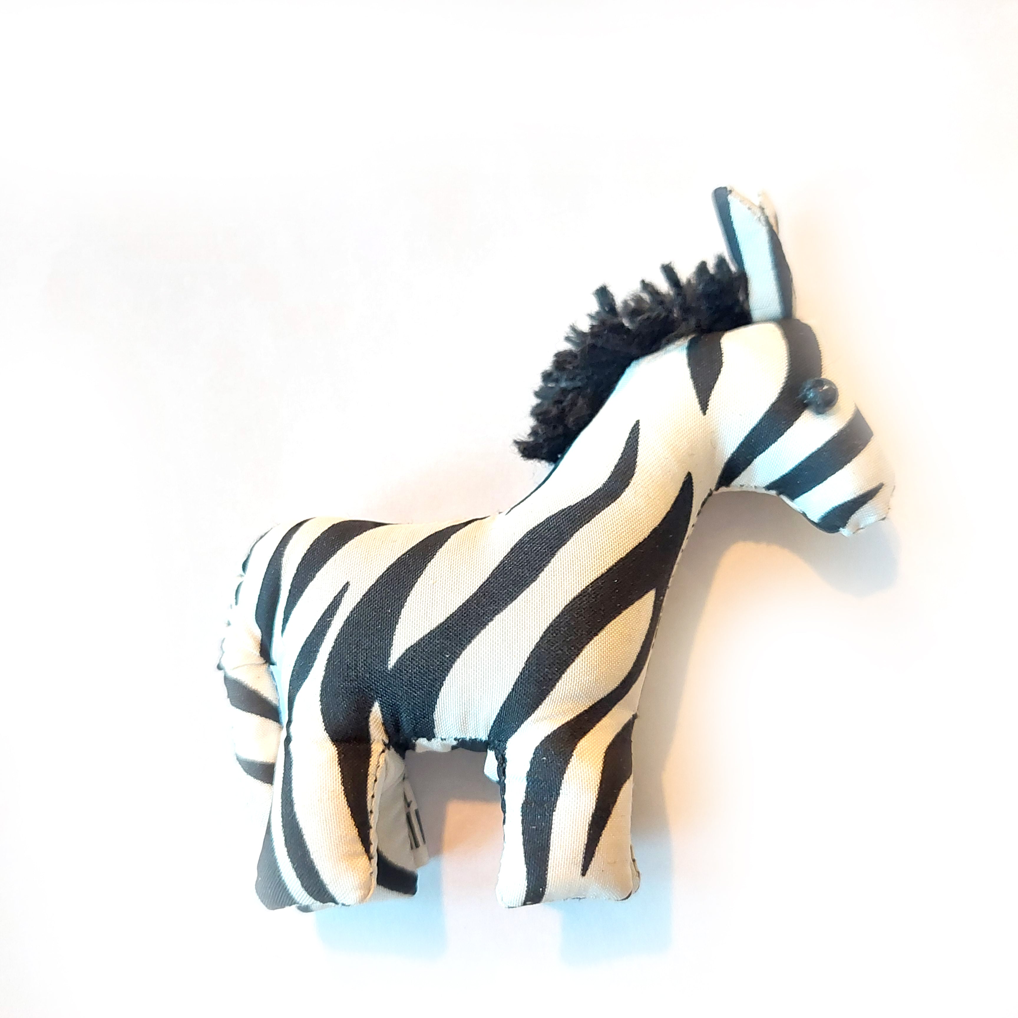 Mini Zanddier Zebra – Klein, stoer en sensorisch knuffeltje – Toys42hands
